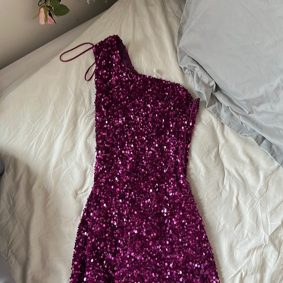 Lucy in the Sky | Dresses | This Is A Body Con Dress It Has A Slit On ...